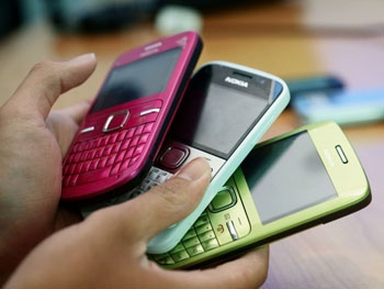 Trên tay Nokia C3, C6 và E5 | mainguyen.vn