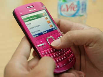 Nokia C3: Điện thoại phổ thông giá... cao | mainguyen.vn