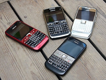 Nokia E5 so dáng với E63, E71 và E72 | mainguyen.vn
