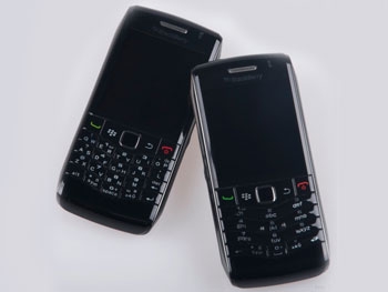Trên tay BlackBerry 9100 và 9105: nhỏ, đẹp nhưng mạnh | mainguyen.vn