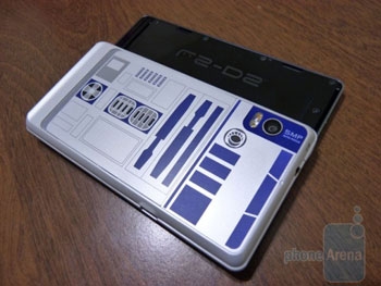 Một số hình ảnh của Motorola Droid 2 R2-D2 | mainguyen.vn