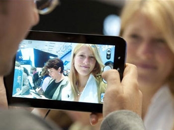 Galaxy Tab ra mắt rầm rộ trên phố Sài Gòn | mainguyen.vn