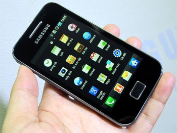 Đập hộp điện thoại giống iPhone 4 của Samsung: Galaxy Ace | mainguyen.vn