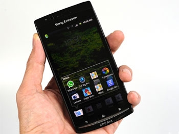 Rõ hơn về thiết kế, giao tiếp bên ngoài của Sony Ericsson Arc | mainguyen.vn