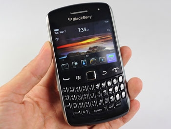 Trên tay Blackberry Apollo (Curve mới) | mainguyen.vn