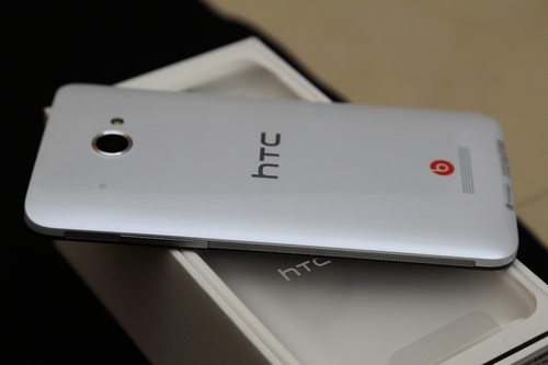 'Đập hộp' smartphone màn hình siêu mịn của HTC | mainguyen.vn