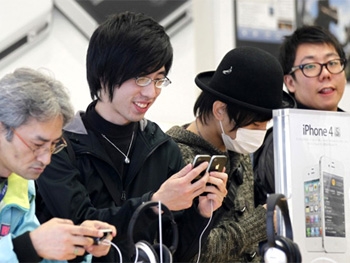 iPhone 4S đạt doanh số 4 triệu máy sau 3 ngày bán | mainguyen.vn