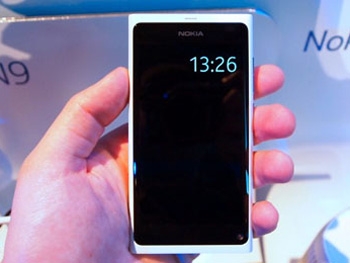 Nokia bán N9 màu trắng tại Phần Lan | mainguyen.vn