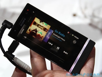 Ảnh thực tế smartphone Xperia U của Sony | mainguyen.vn