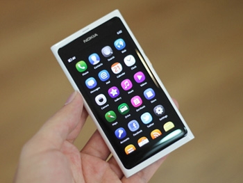 Nokia N9 sắp có 'đàn em' chạy MeeGo | mainguyen.vn
