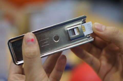 Ảnh thực tế kìm bấm sim iPhone 5 | mainguyen.vn