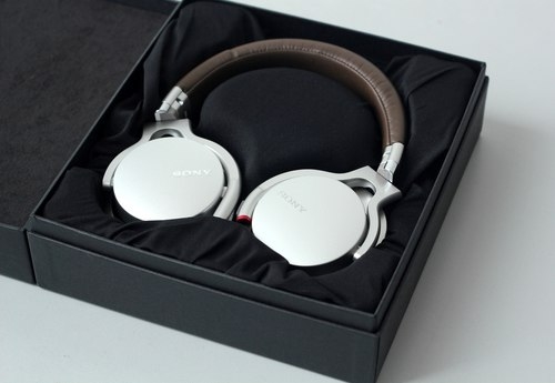 Tai nghe Sony MDR-1R âm thanh hiện đại trong thiết kế hoài cổ ...