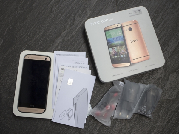 Mở hộp HTC One Mini 2 chính hãng tại Việt Nam | mainguyen.vn