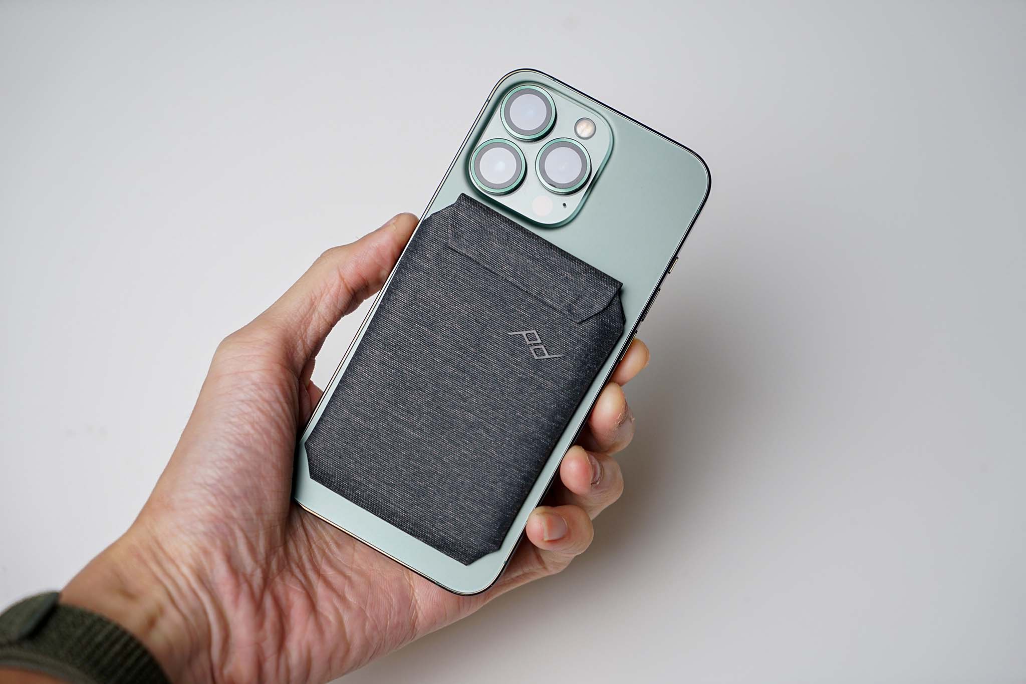 Trên tay ví Peak Design Mobile Wallet Slim và Wallet Stand: tương thích ...