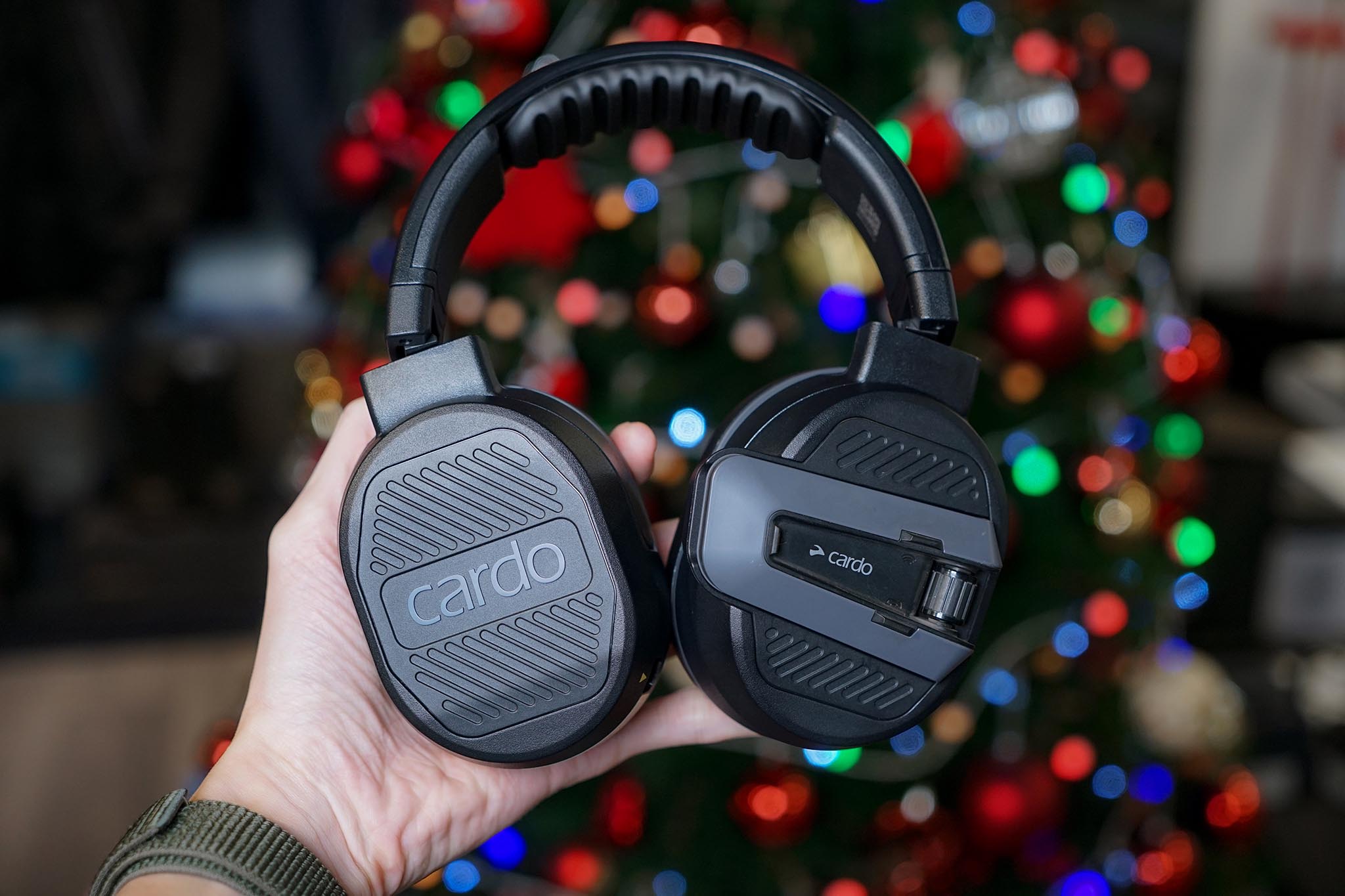 Trên tay tai nghe Cardo EDGEPHONES: phụ kiện tối ưu cho hậu cần ...