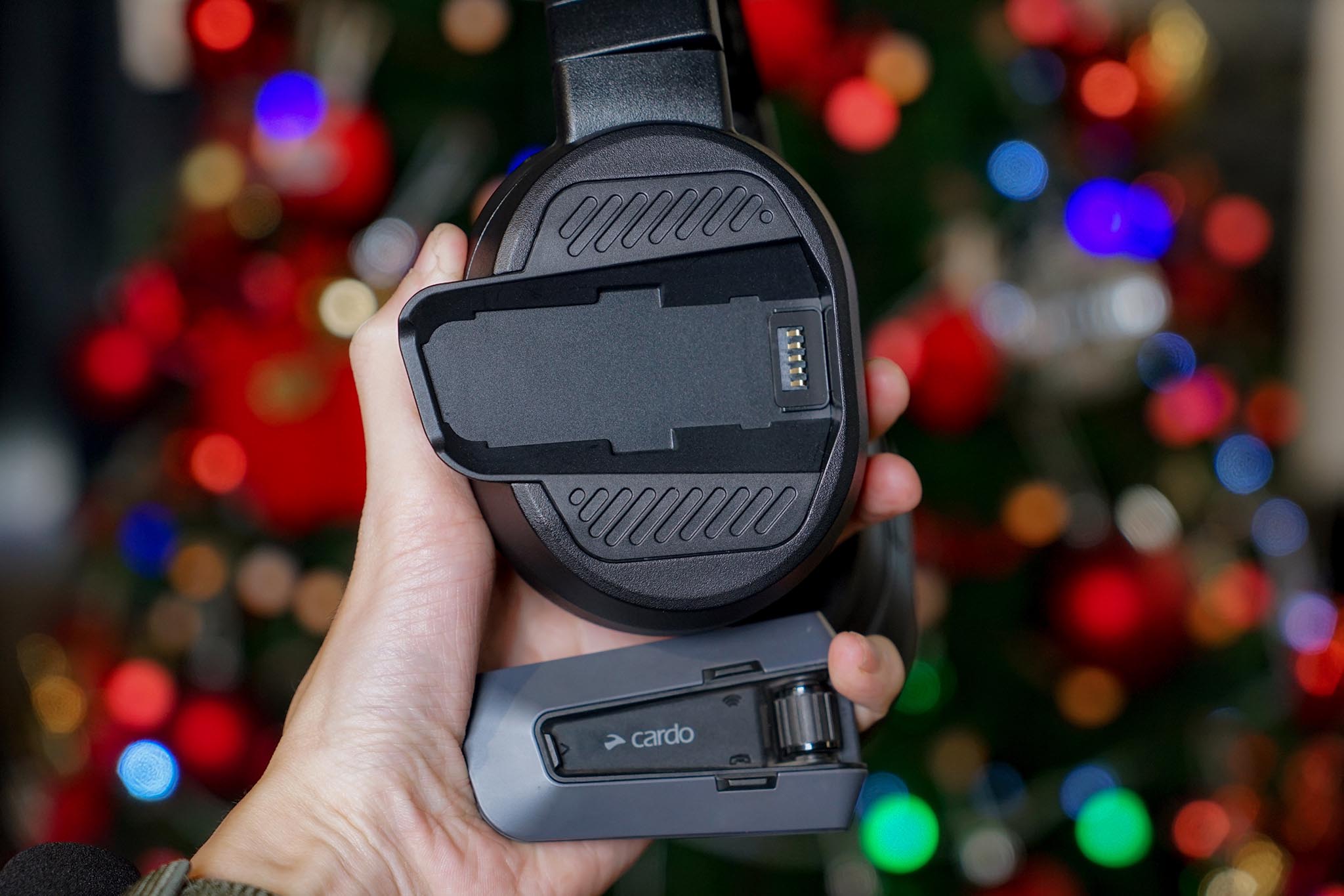 Trên tay tai nghe Cardo EDGEPHONES: phụ kiện tối ưu cho hậu cần ...