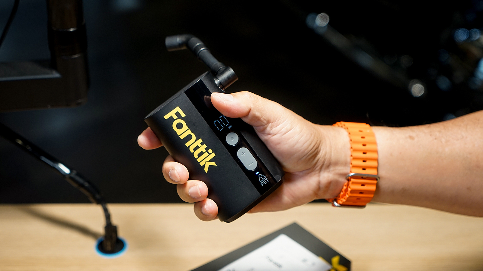 Trên tay máy bơm điện Fanttik X9 Ace Mini Bike Pump dành cho xe đạp ...